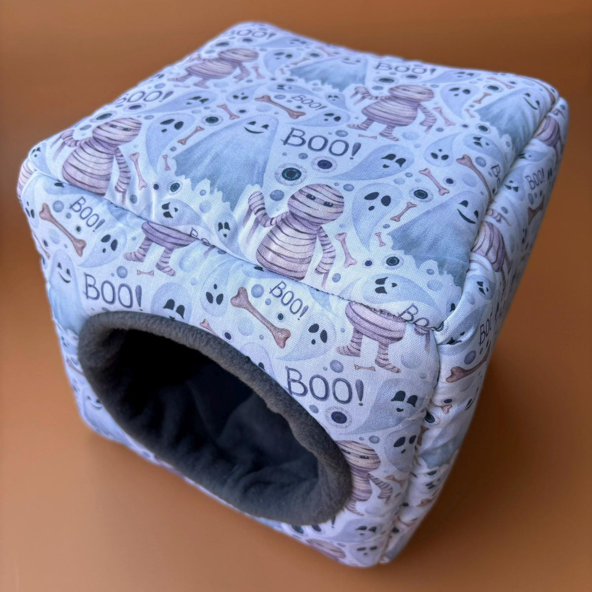 Halloween mummy and ghosts full cage set. Cube house, snuggle sack, tu ...